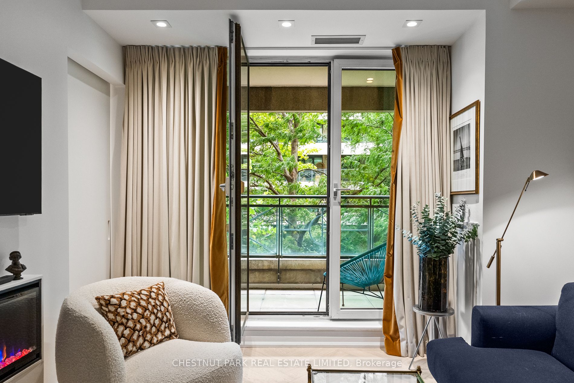 25 Scrivener Sq – James Warren